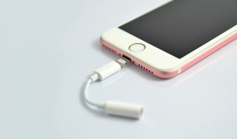 Liquid Detected In Lightning Connector: Why and How To Fix It?